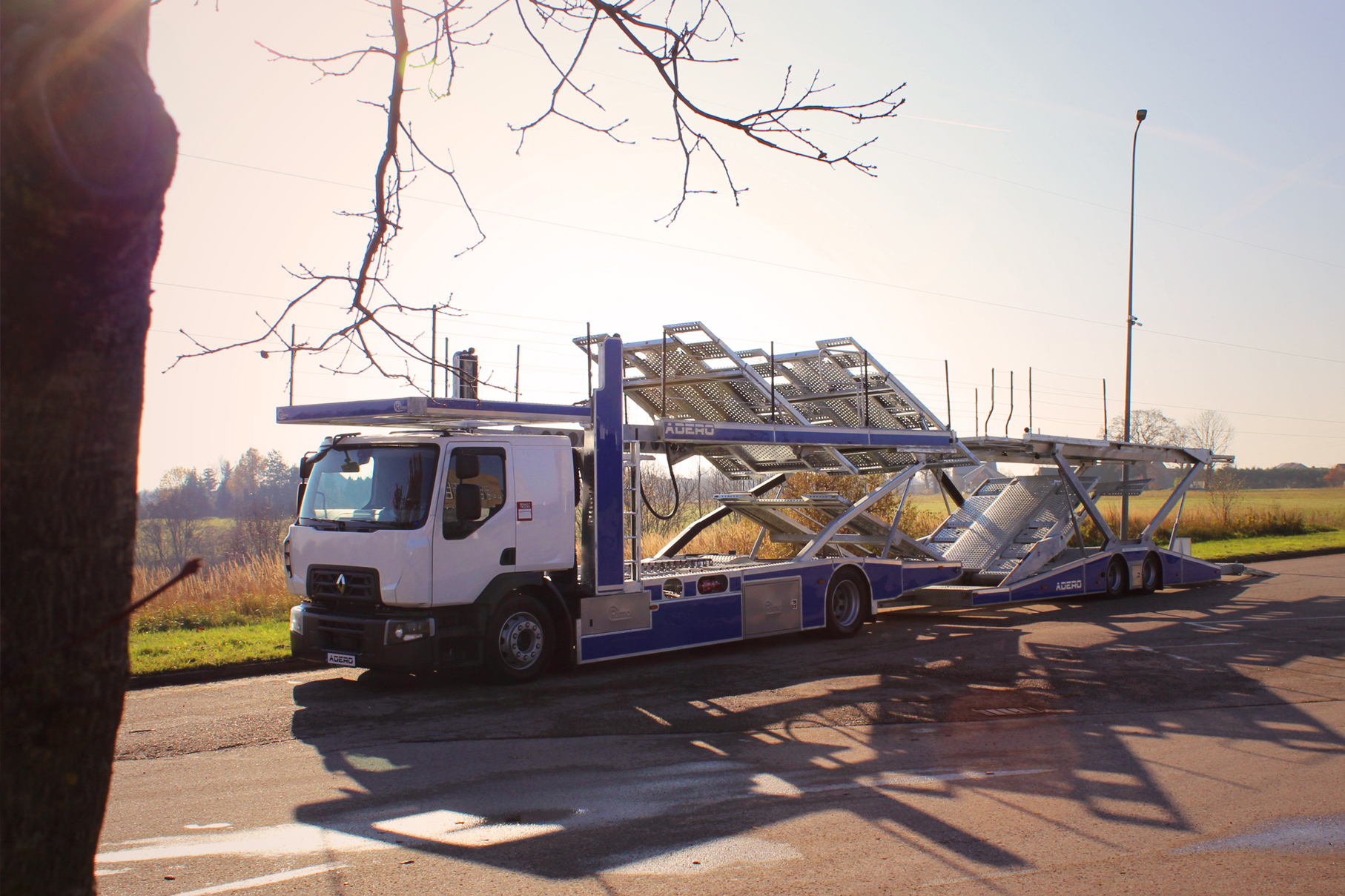 Daugiau automobilių su keturašiu RIMO ADERO autovežiu ant RENAULT D ...